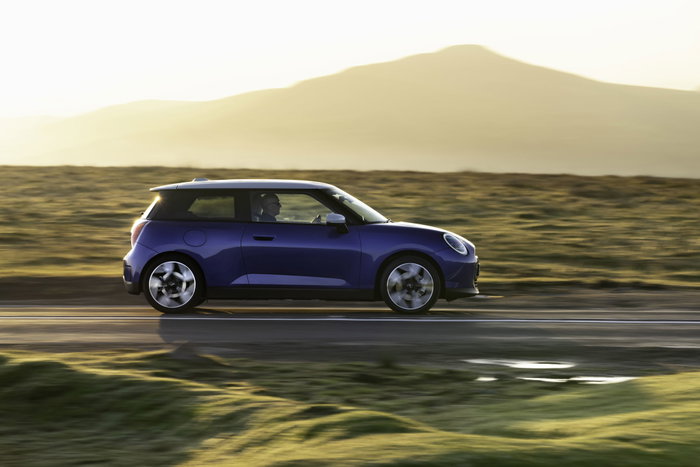 2024 Mini Cooper SE Review: Hot Mini First, EV Second | CarThrottle