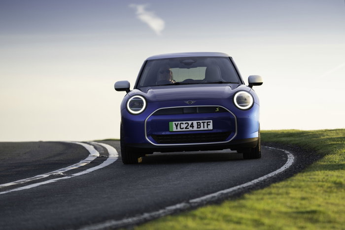 2024 Mini Cooper SE Review: Hot Mini First, EV Second | CarThrottle